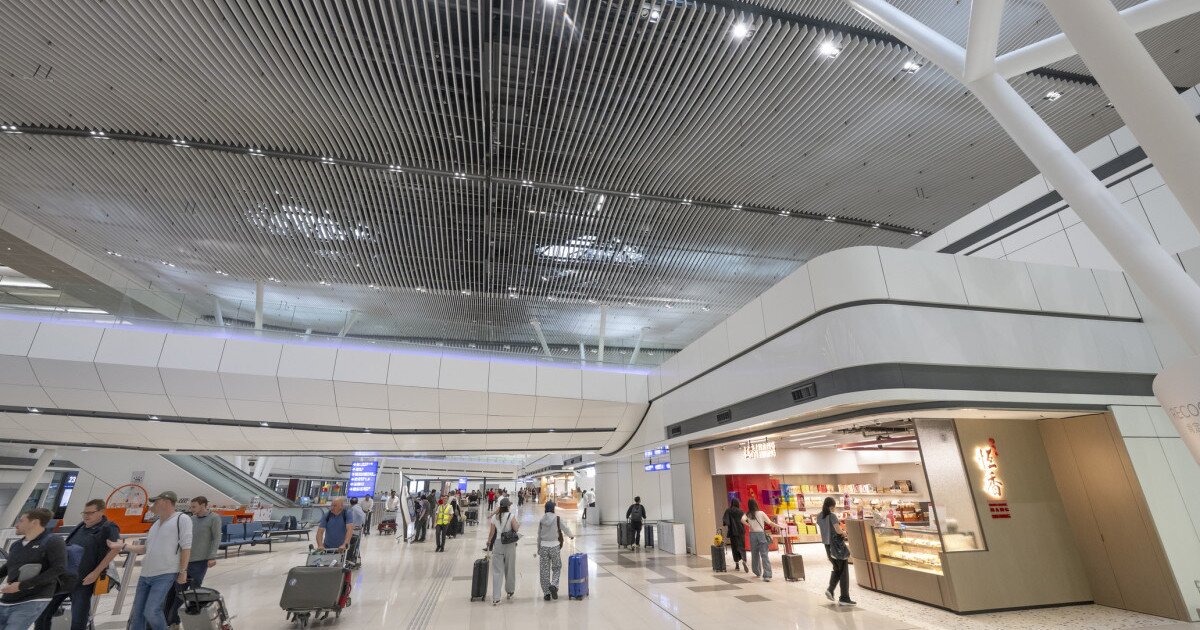 HKIA completes the handling of all flights today Terminal 2 coach hall ...